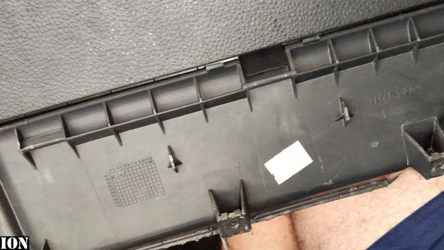 Replace GloveBox on VW Polo 9N Mk4 | ION HowTo