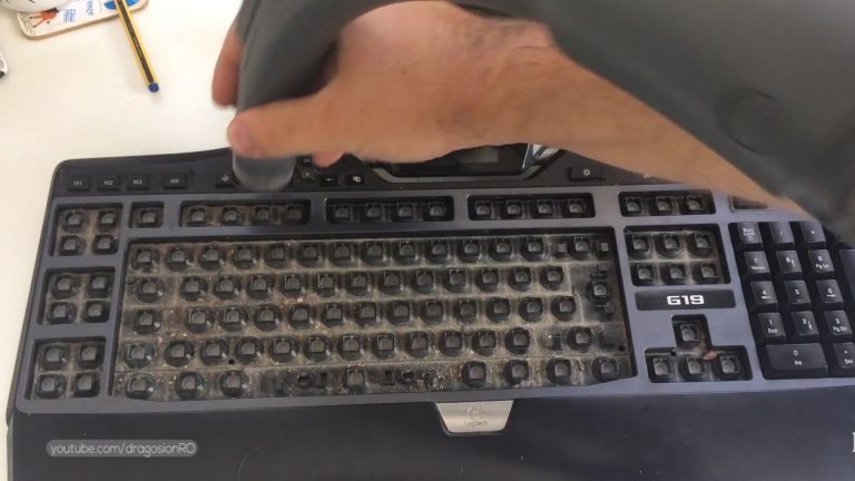 How to clean a PC keyboard Wash keyboard keys Logitech G19 | ION HowTo